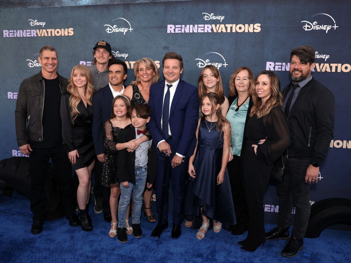 Jeremy Renner Walks The Red Carpet At Premiere Of 'Rennervations ...