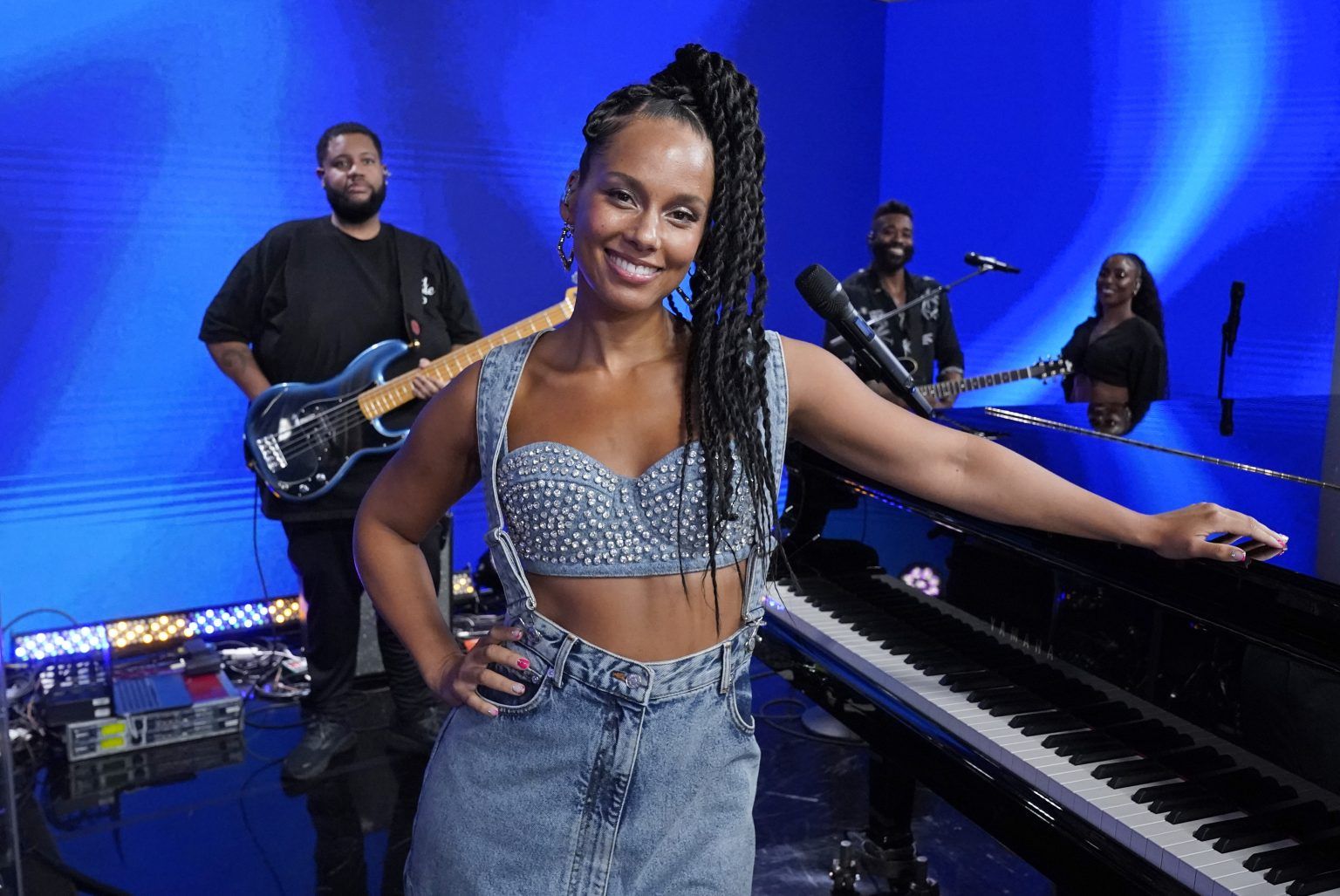 Alicia Keys Perform 'You'll Never See Me Again' On 'GMA' - Talking With ...